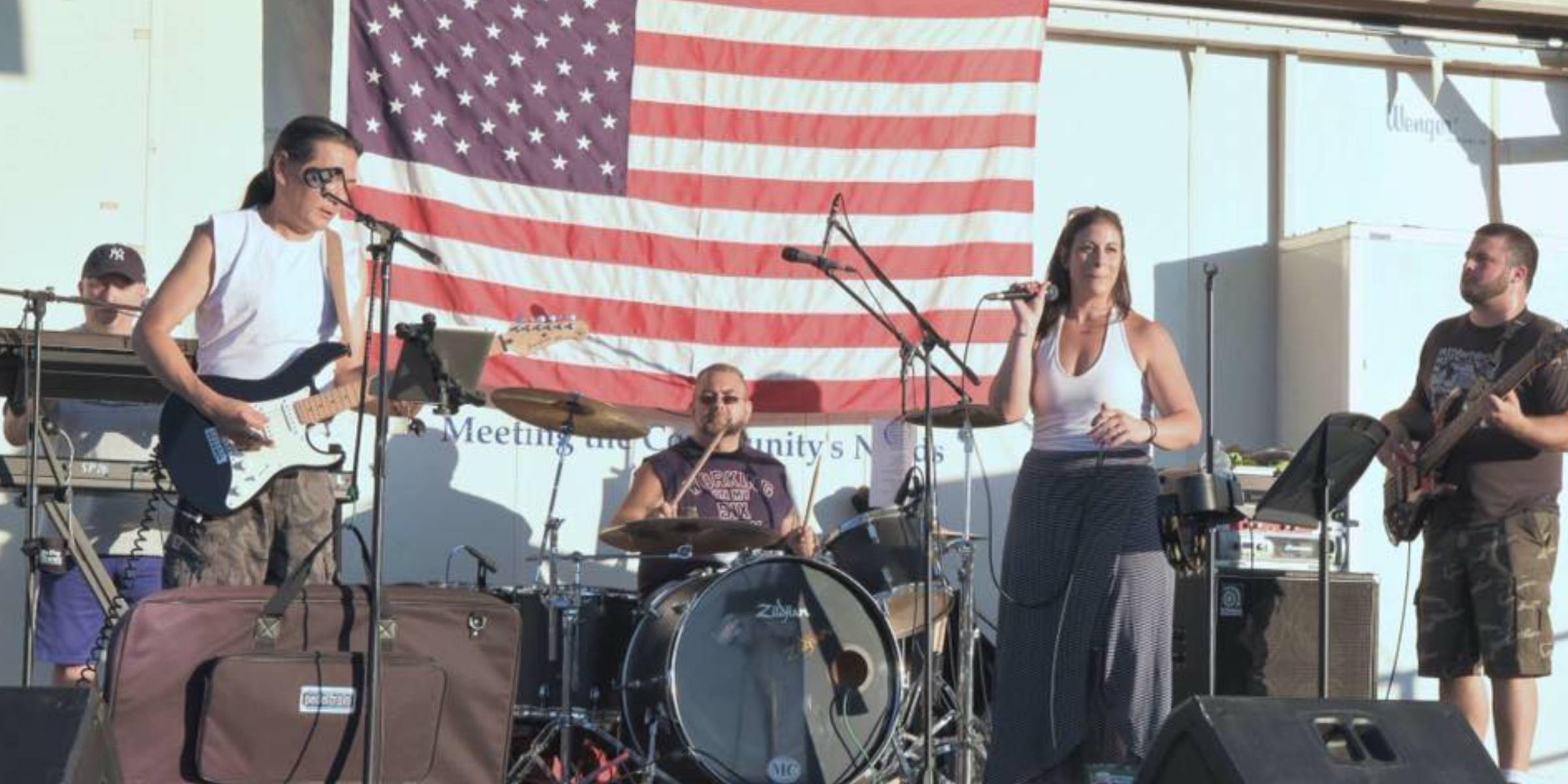 FUNHOUSE – A COVER BAND WITH BEAUTIFUL ACCENTS